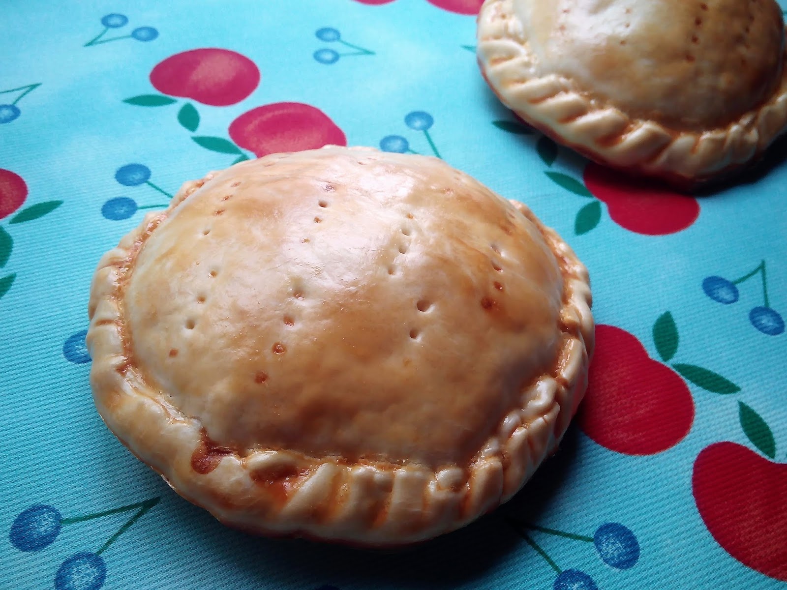 Cardamomoycilantro: MINI-EMPANADA DE JAMÓN, QUESO Y DÁTIL