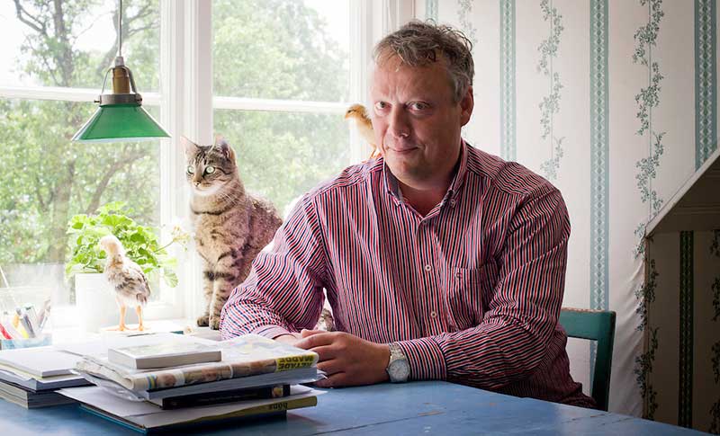 El abuelo que saltó por la ventana y se largó (Libro) / The Hundred ...