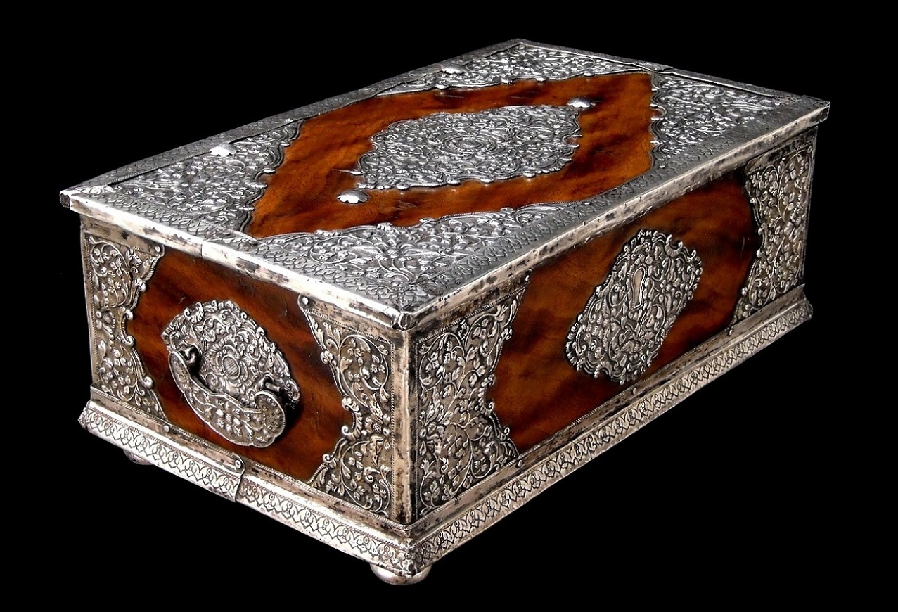 PATINA FOLK & ETHNOGRAPHIC ART: DUTCH COLONIAL SILVER MOUNTED BETEL BOX SET