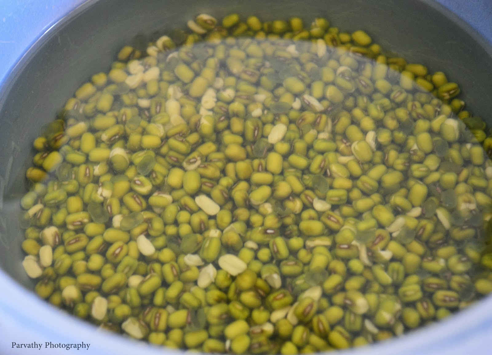 Paru's Kitchen: Green Gram Sundal | Green Moong Dal Sundal | Pasi ...
