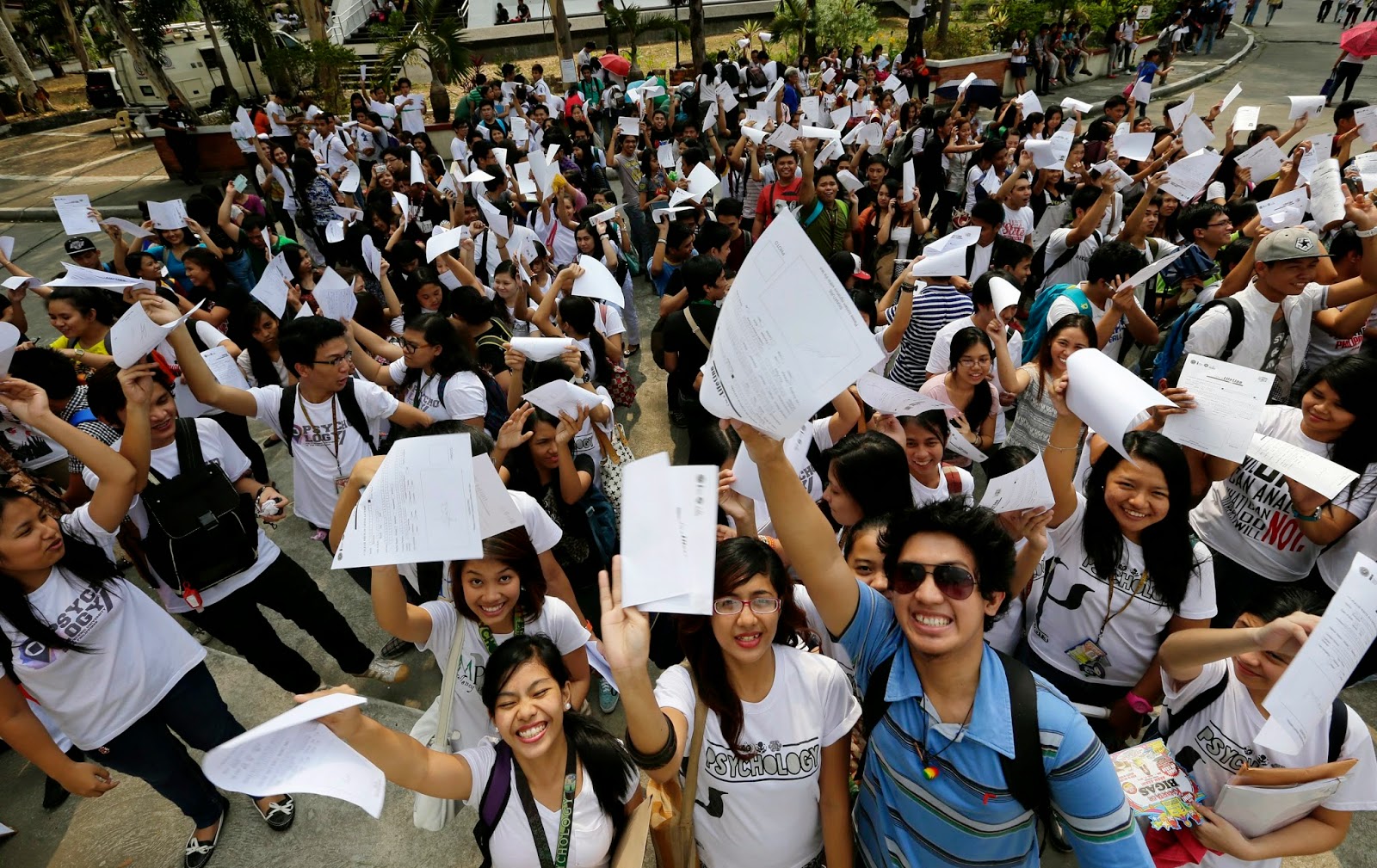 Iskolar ng Bayan Approved by President Aquino | Top Trending News Now ...