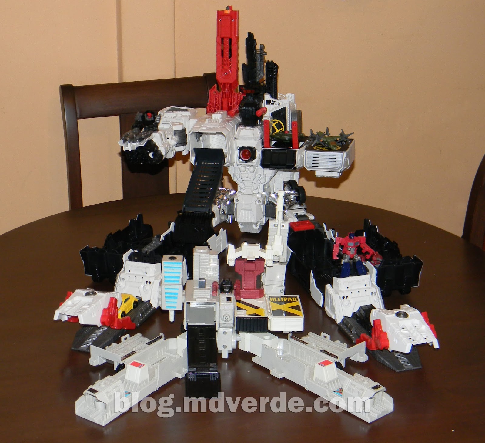 Blog de Transformers de mdverde: Fotos rápidas de Metroplex Generations