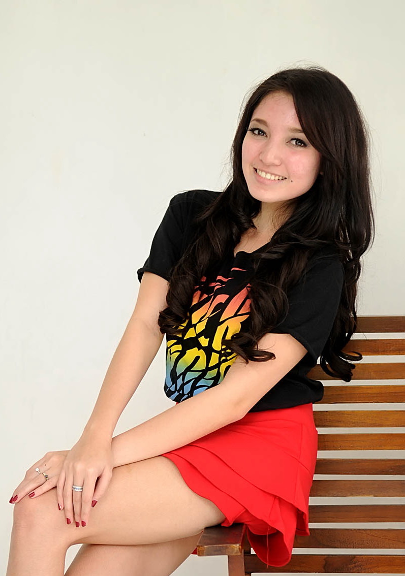 Manda Cello Latest Photos Short Skirt