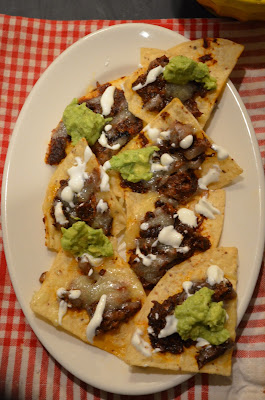 amour fou(d): short rib chili nachos.