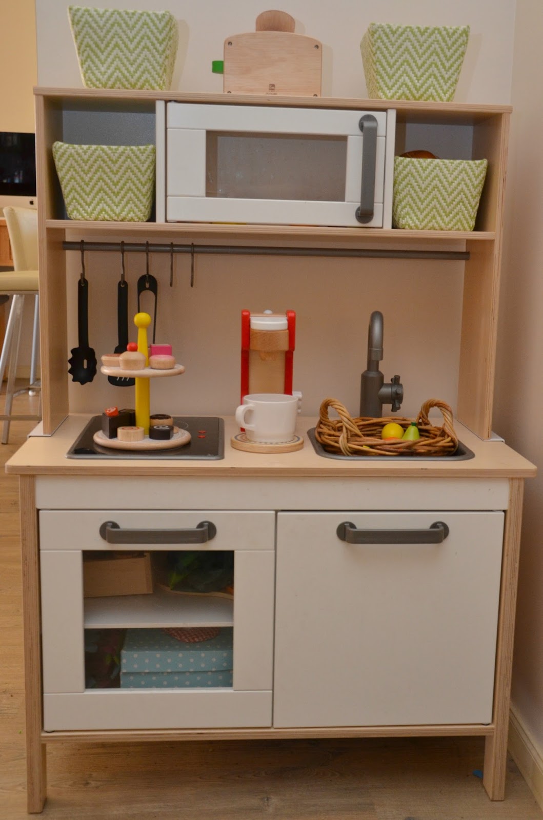 Setting up a Play Kitchen to Encourage Imaginative Play - Teacher Types