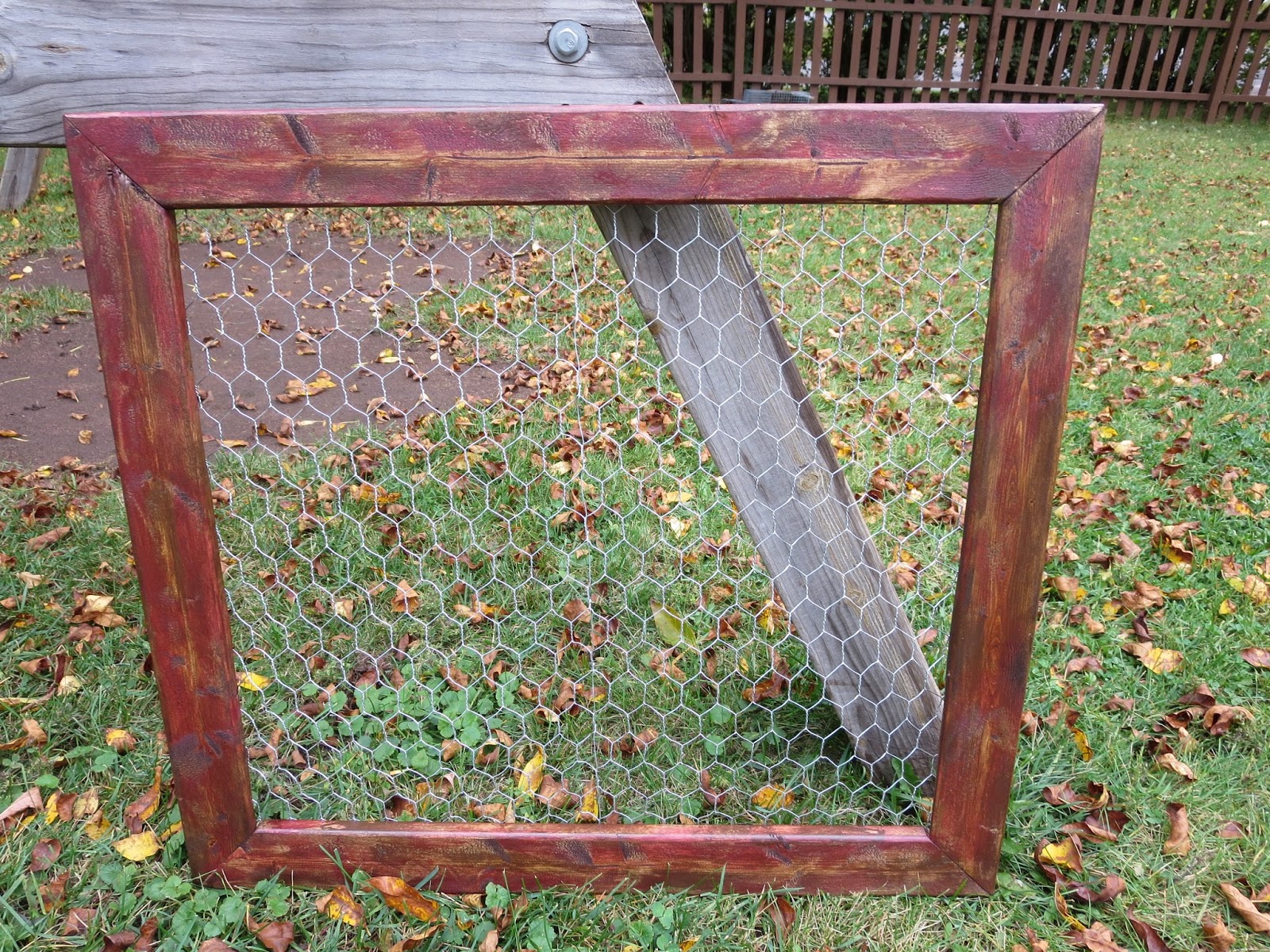 Northwoods Attic: Chicken Wire Frames With Cork, Chalkboard and Dry Erase