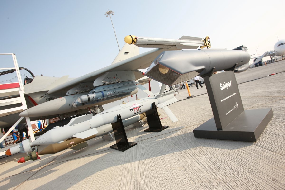Asian Defence News: Alenia Aermacchi M346FA at Dubai Air Show 2017