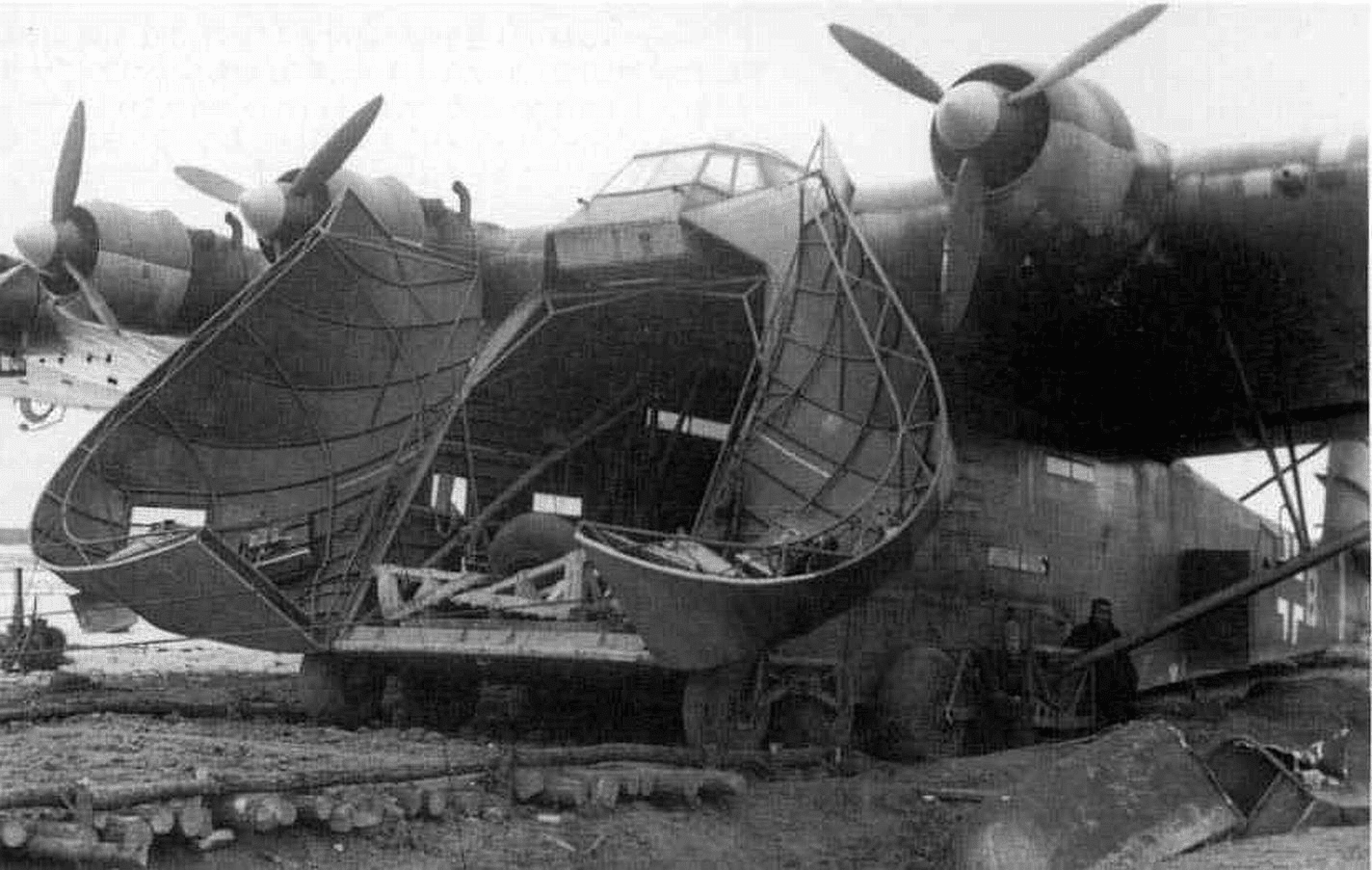 Clasp Garage: Messerschmitt ME 323 Giant