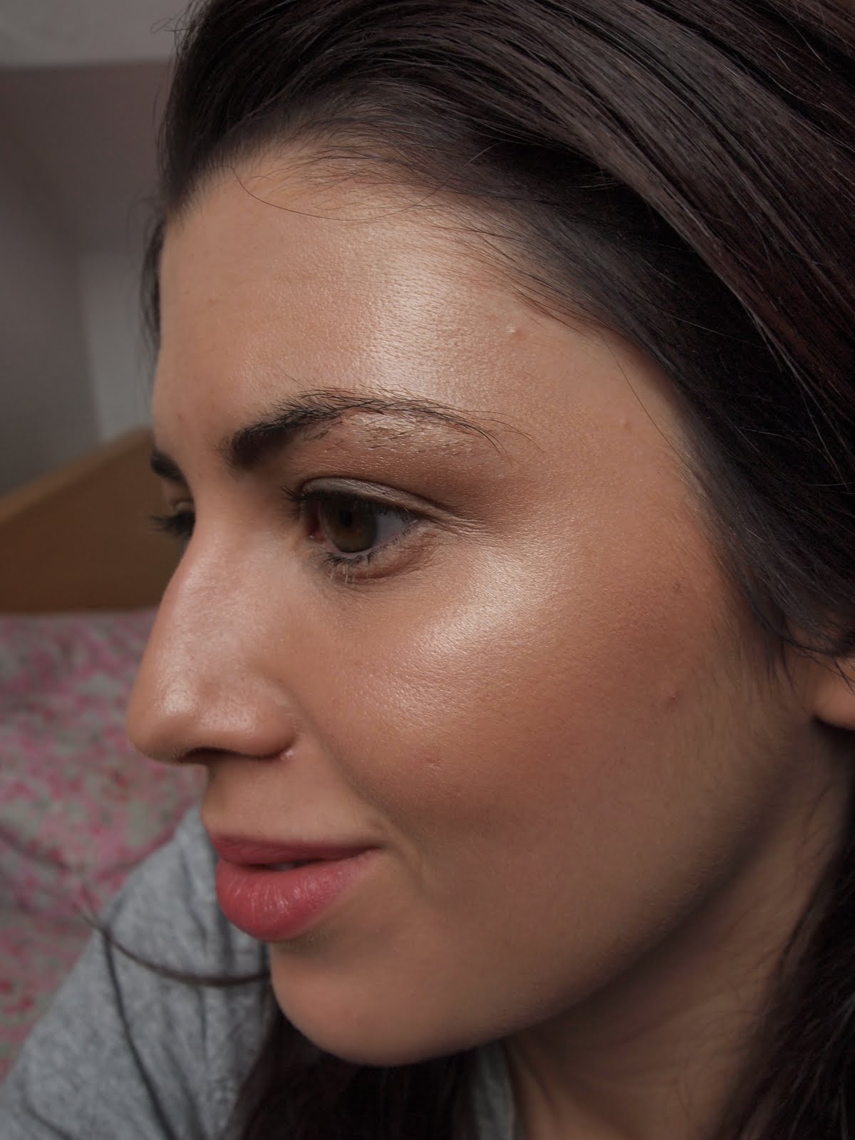 Confessions of a Cosmetic-aholic: Benefit: Watts Up Highlighter
