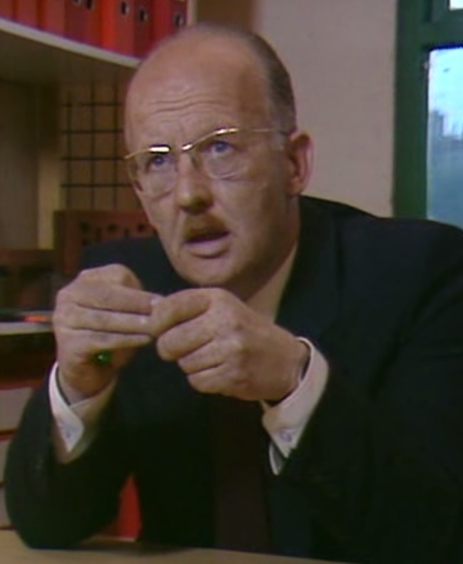 A Yank Watches Britcoms: Show/series 1 Intro: Auf Wiedersehen, Pet