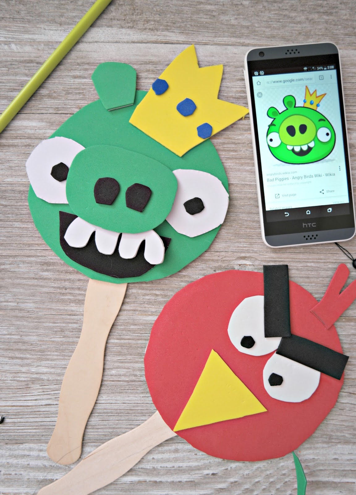 An Angry Bird Craft - 5 Eyeliners and a Gloss