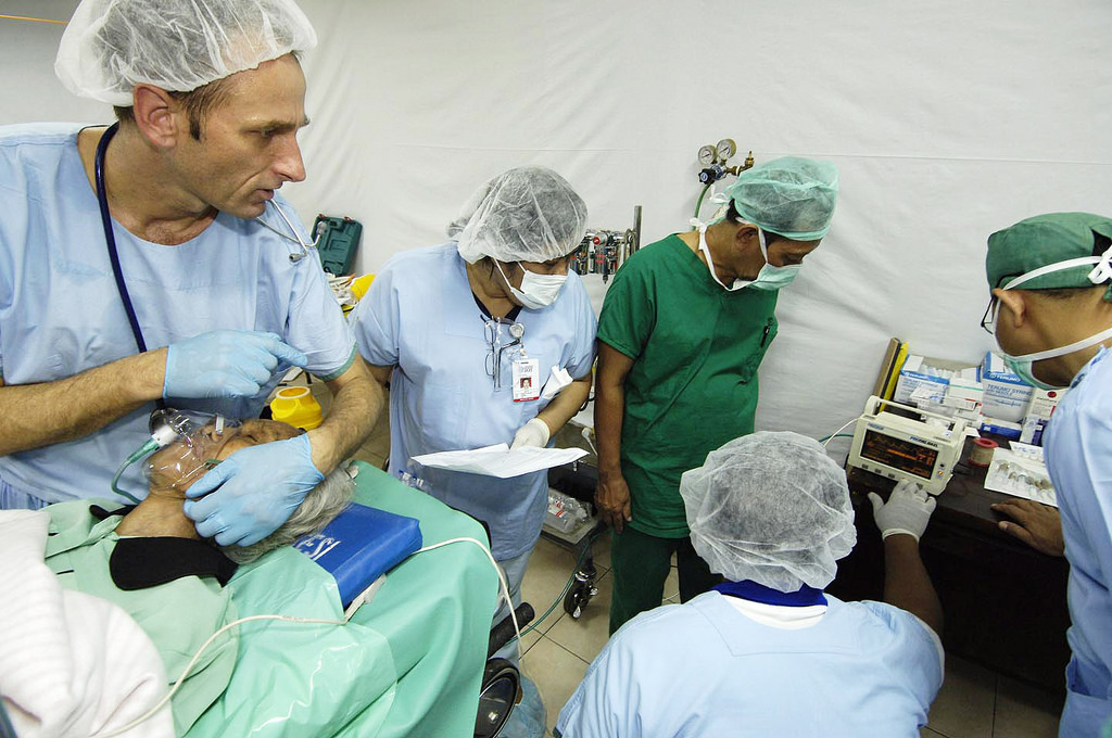 Definisi, Peran, Fungsi dan Tugas Perawat dalam Pelayanan Kesehatan