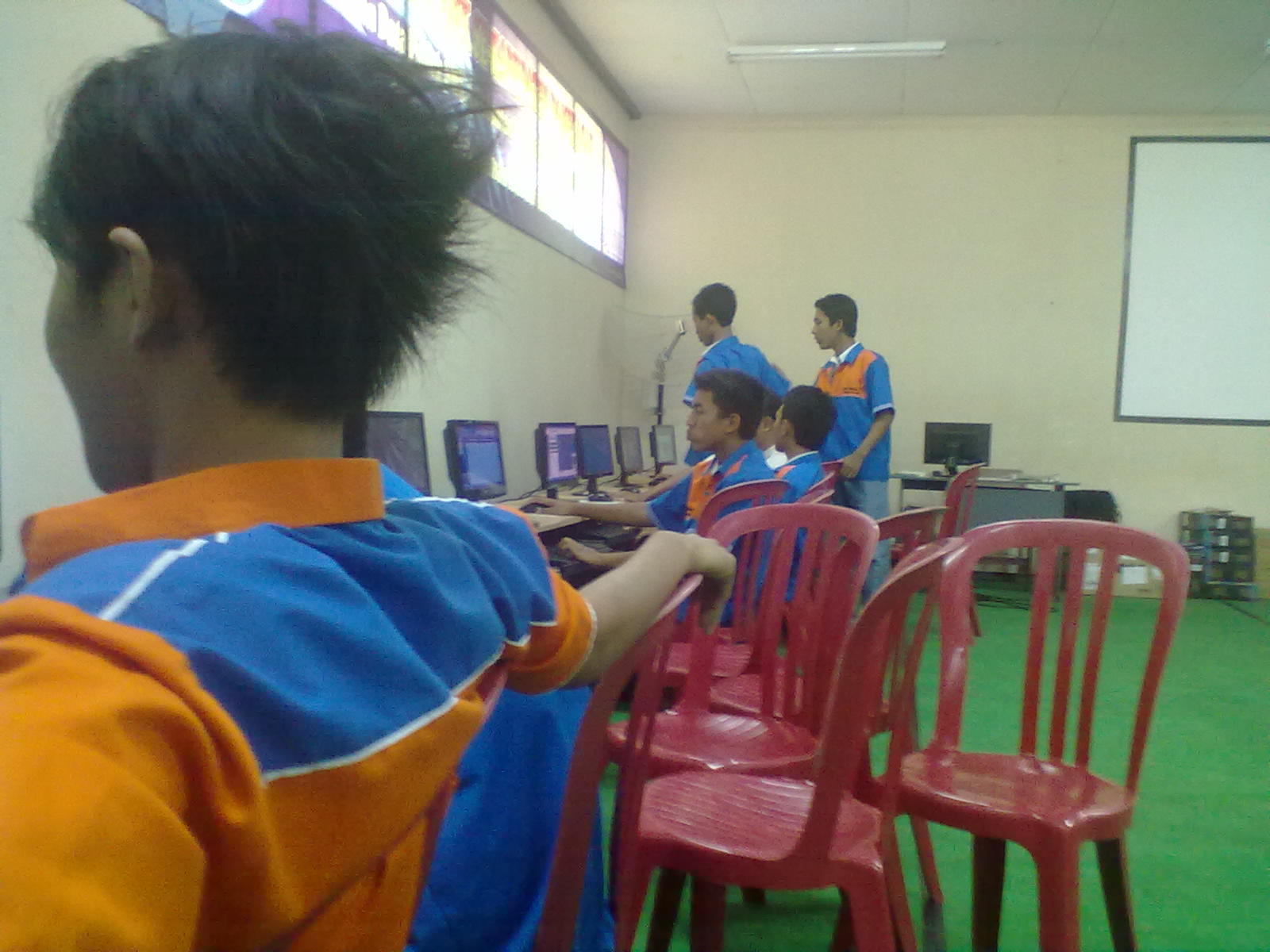 Website Siswa TKJ SMKN 2 Pmk.: Suasana belajar di Lab