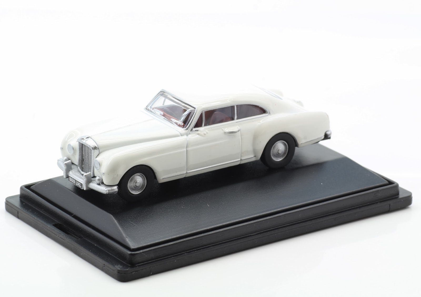 Incredible Mini Garage: Bentley S1 Continental 1955 Fastback Oxford 1/76