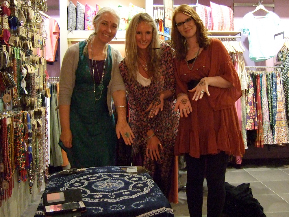 Nomadic Tara: Spreading the Henna Love...