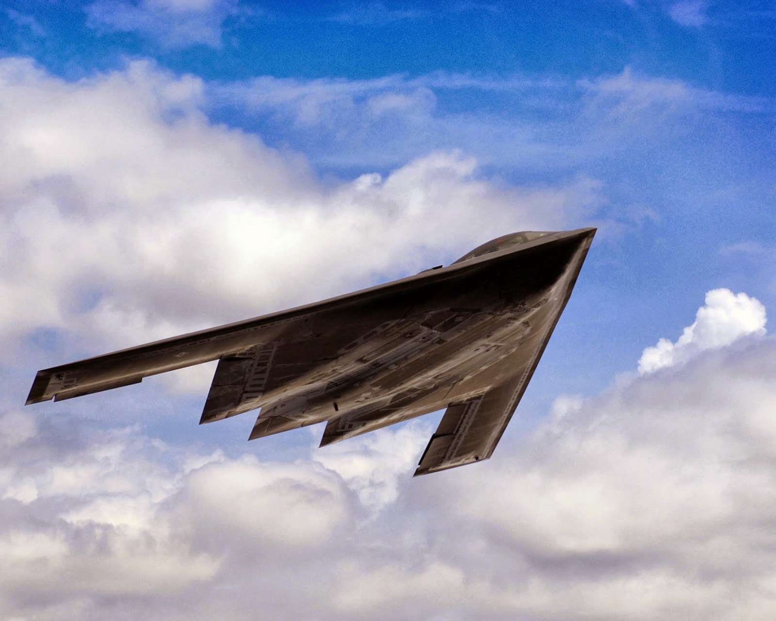 Pesawat B-2 yang bernilai 2.4 billion USD (14 gambar) | Syok Media Online