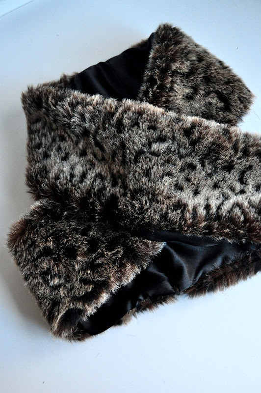 Aesthetic Nest: Sewing: Faux Fur Infinity Scarf for Women (Tutorial)