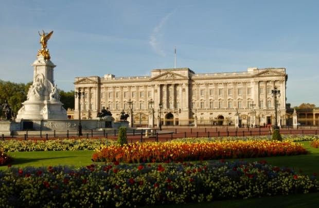 Buckingham Palace - Vertical Destinations