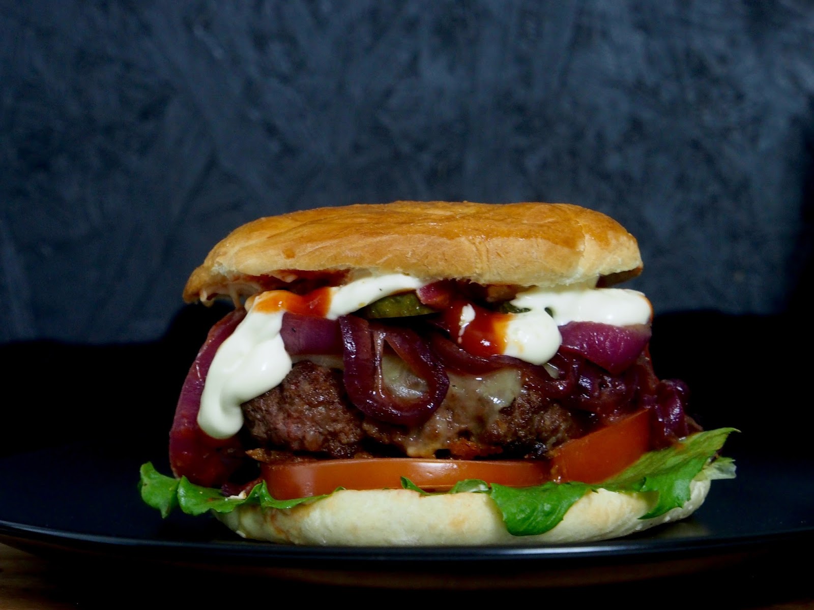 Flatbread burger — Peggyn pieni punainen keittio