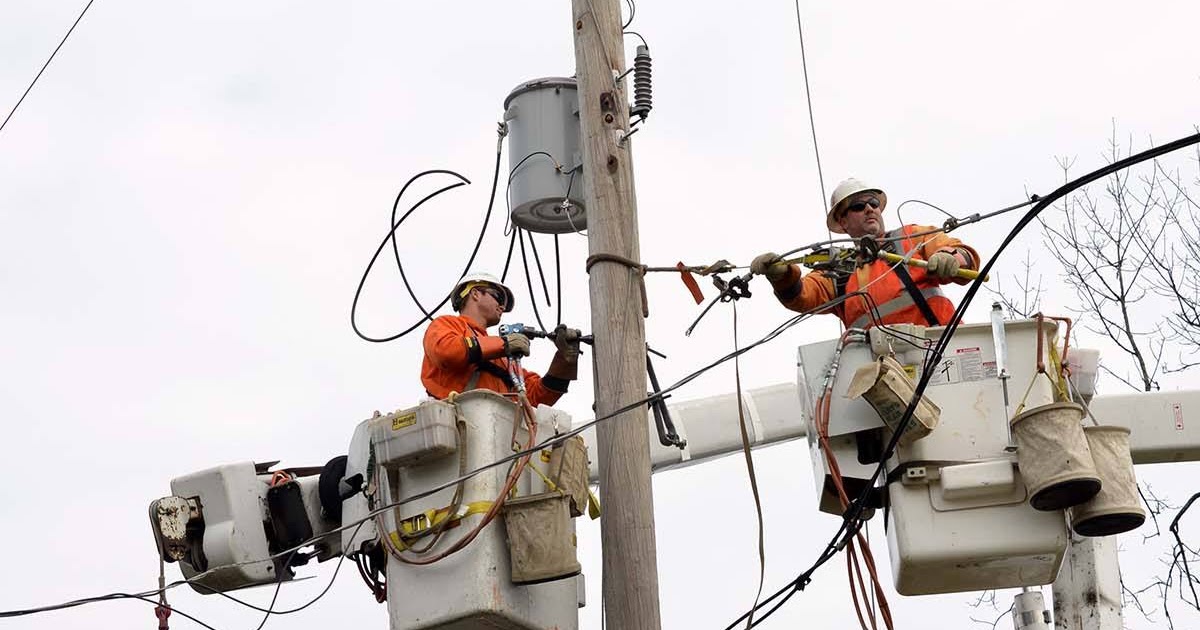 MEC&F Expert Engineers : A PECO utility worker, 62-years old, inside a ...