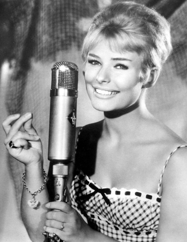 The Danish Bardot: 38 Glamorous Black and White Photos of Vivi Bach in ...