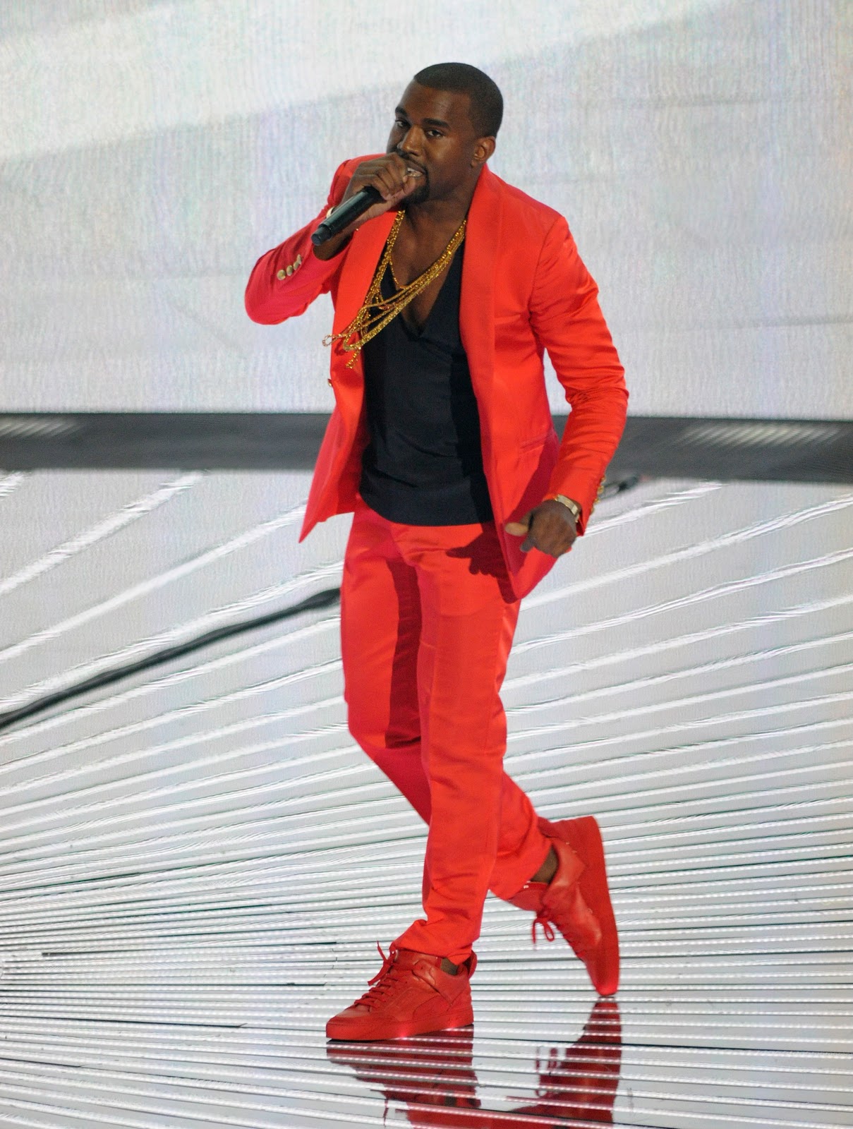 www.DiariesofaStylist.com: Kanye & Gucci: Return of the Red Suit
