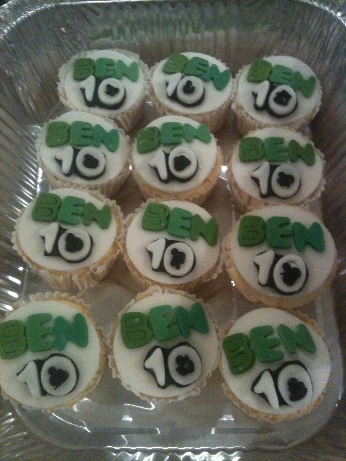 Butterflies and Bees: Ben 10 Cupcakes
