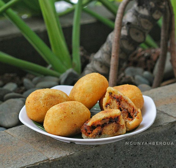 Cara Membuat Misro Singkong Isi Gula Merah Enak Dan Sederhana - Bakul ...