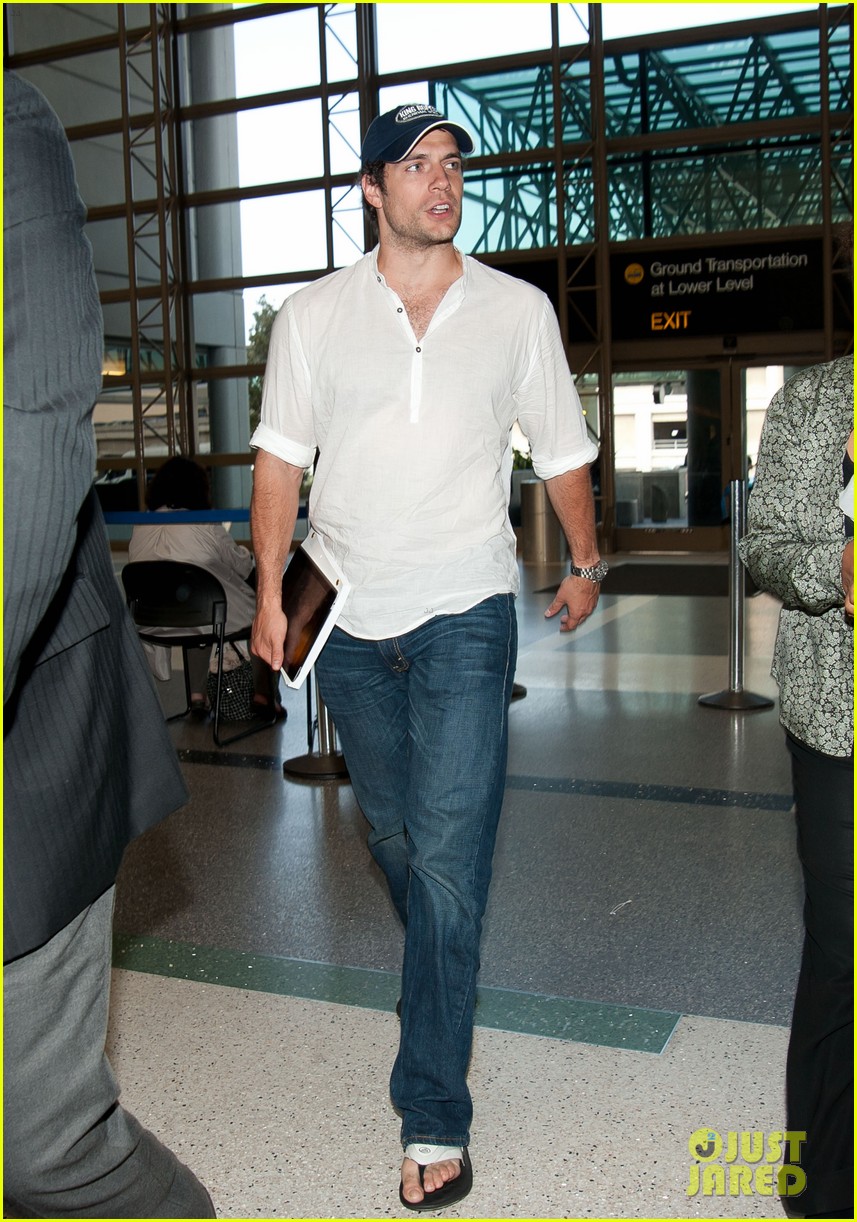 The League of Austen Artists: Henry Cavill: King Ropes Cap! (JUST JARED)