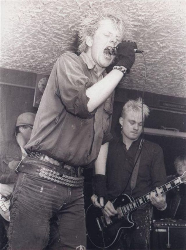 Candid Snapshots of ’80s Punk Culture Through an Amazing Instagram ...