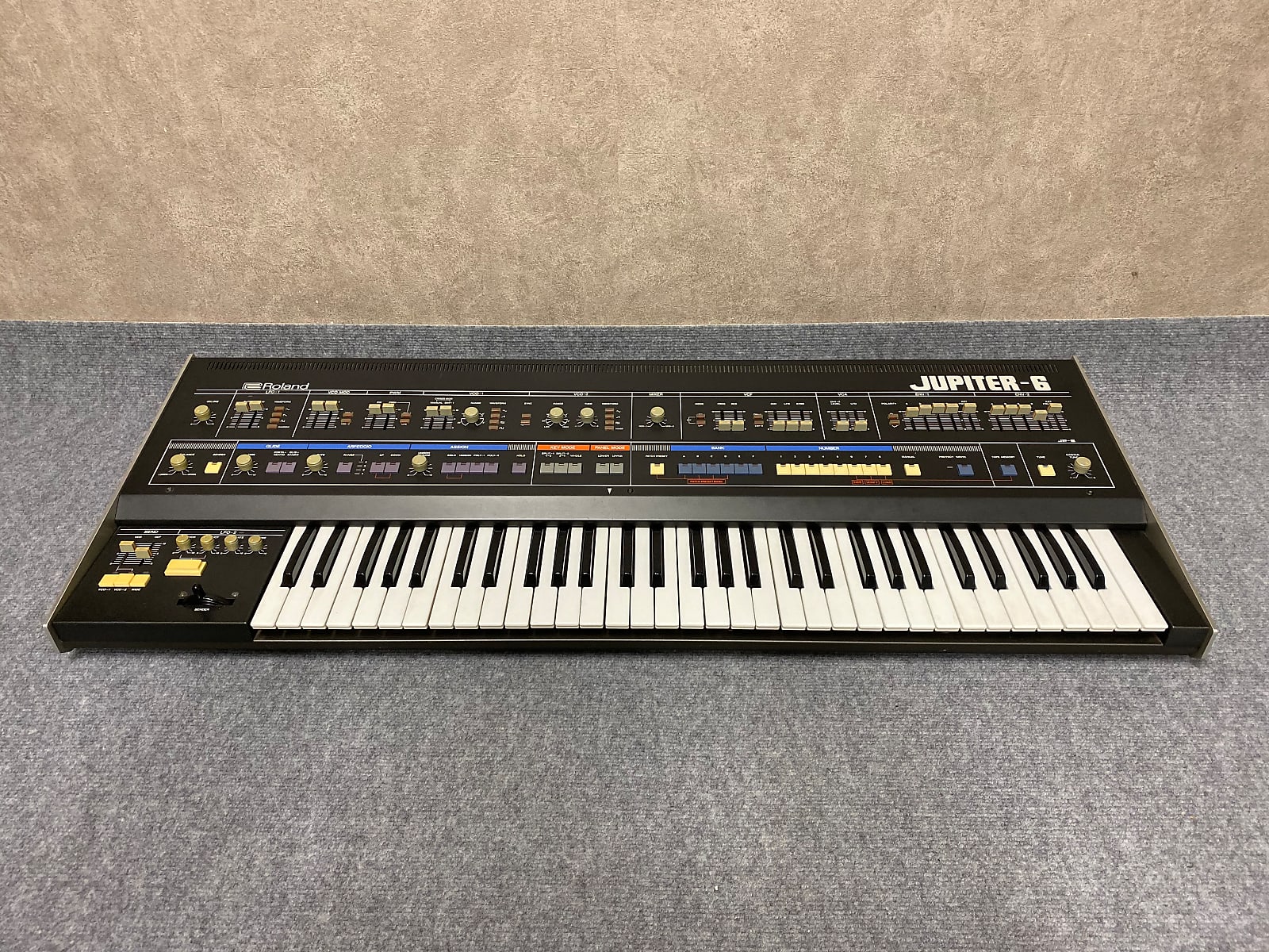 MATRIXSYNTH: Roland Jupiter-6 in excellent working condition SN 011671