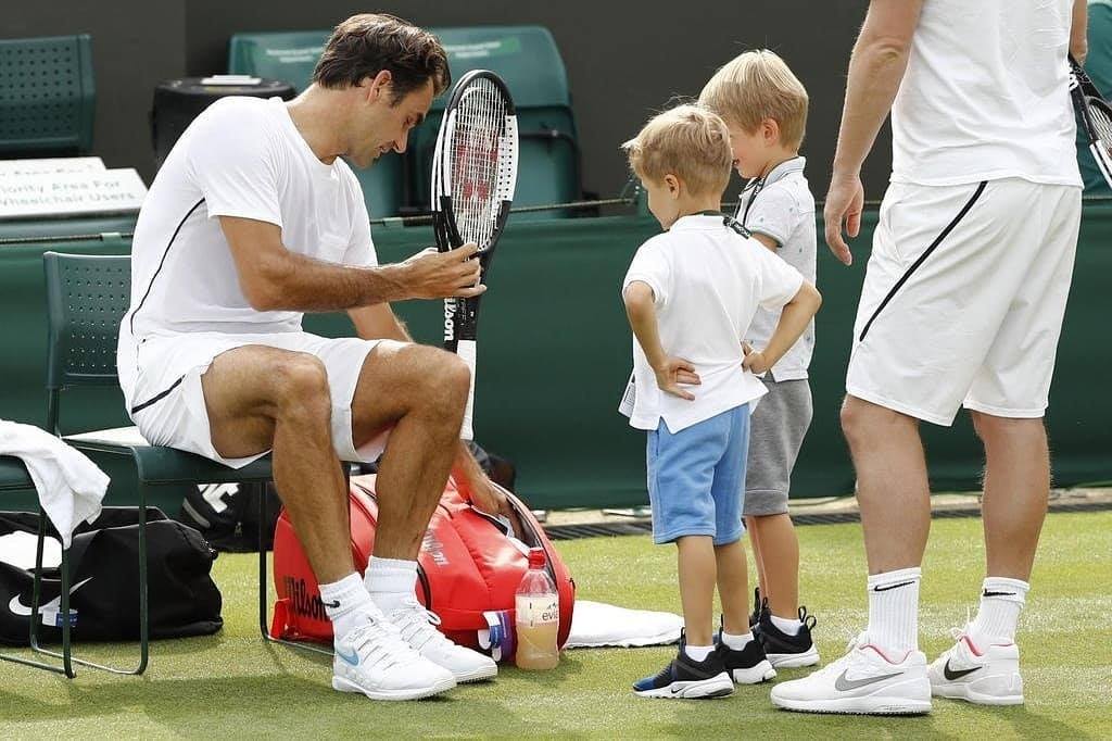 RANDOM THOUGHTS OF A LURKER: Roger Federer enjoying family time on ...