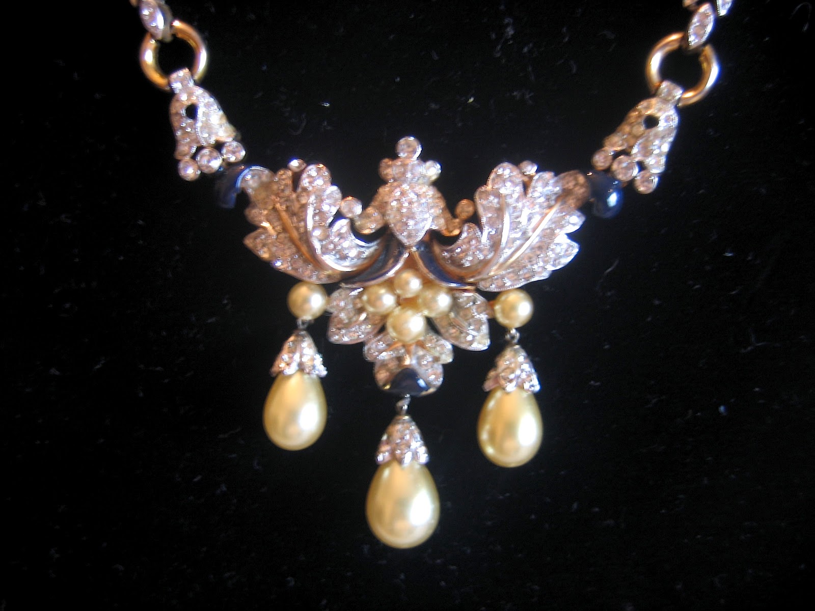 Delectably Diva: Tell me about your best vintage jewelry find!