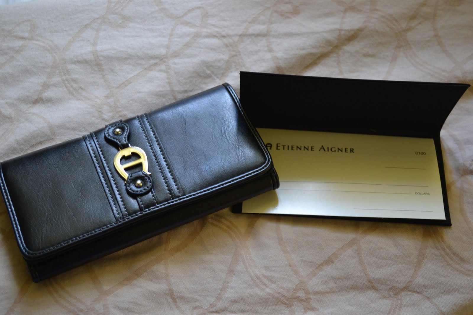 sparkling pu3: Etienne aigner A leather wallet