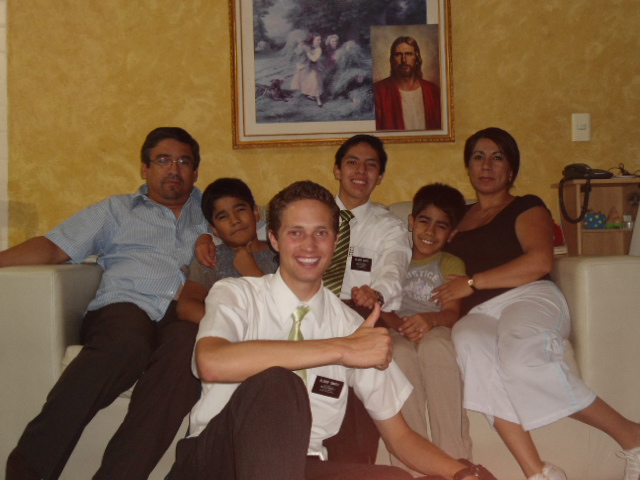 Elder Dallon Smith in Chile: Feliz Ano Nuevo!
