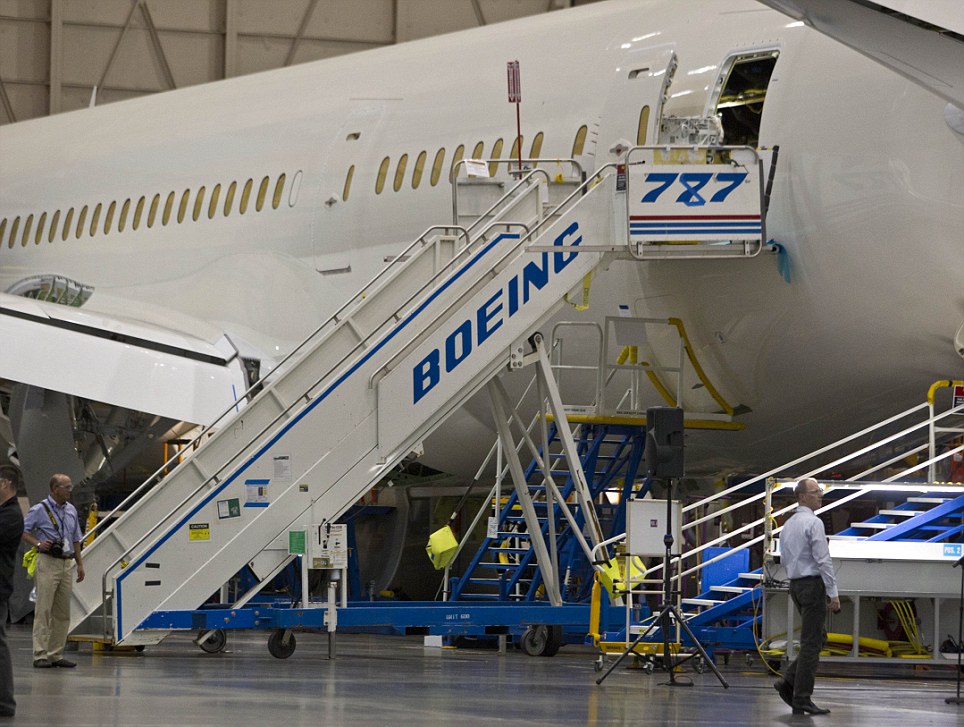 The New Boeing 787 Dreamliner Carbon-Fibre ~ Environment Clean Generations