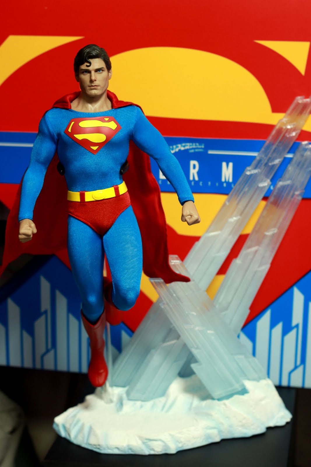 TSR: HotToys : SUPERMAN - Memory of Christopher Reeve