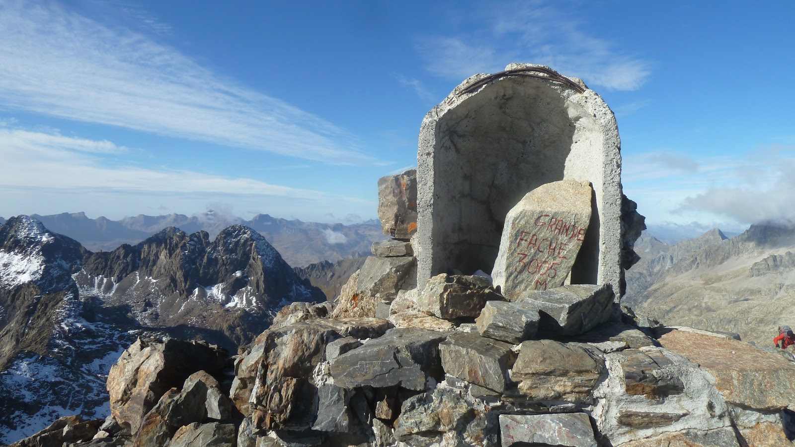 GRAN FACHA DESDE EL REFUGIO DE RESPOMUSO - Las Rutas de Moskys
