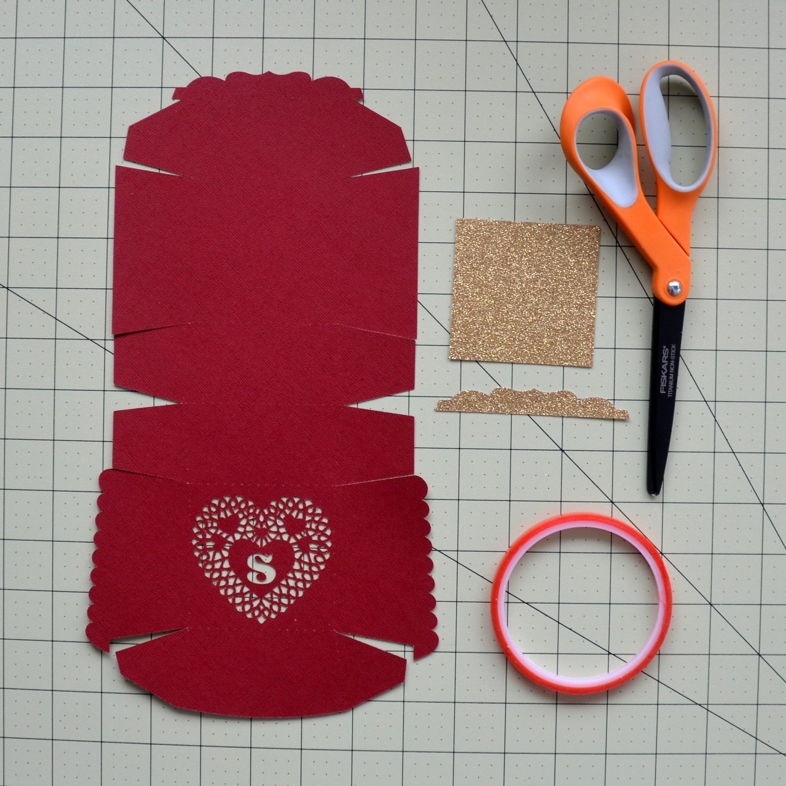 Samantha Walker's Imaginary World: Heart Lace Clam Shell Box Tutorial ...