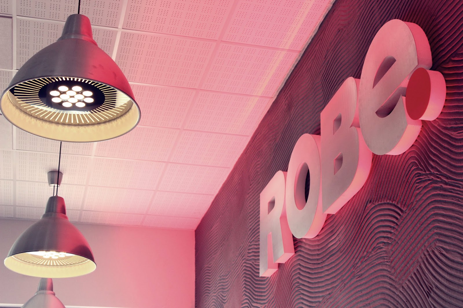 SCENTEKNIKER technika sceniczna i estradowa: Robe Lighting Factory