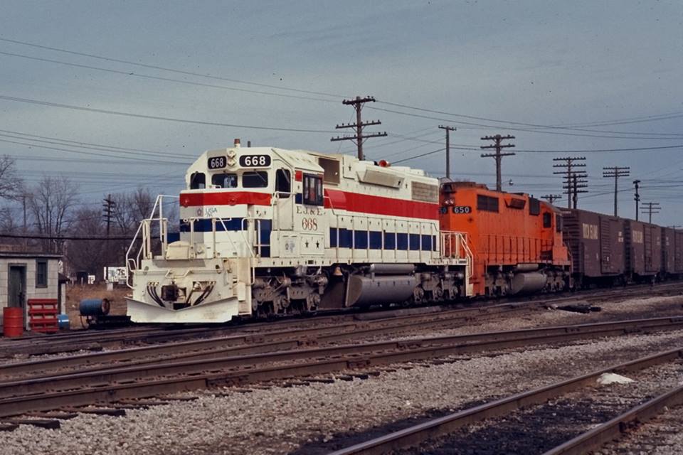 Towns and Nature: Griffith, IN: EJ&E Railfan Action