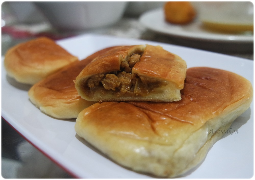 Roti Bakso Ayam dan Pia Durian Creme31