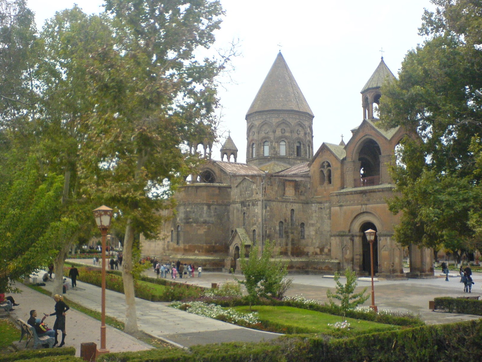 Razvigor :-): Armenia: Trees Turned into Sculptures