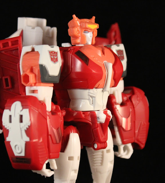 She's Fantastic: Transformers Power of the Primes - ELITA ONE!
