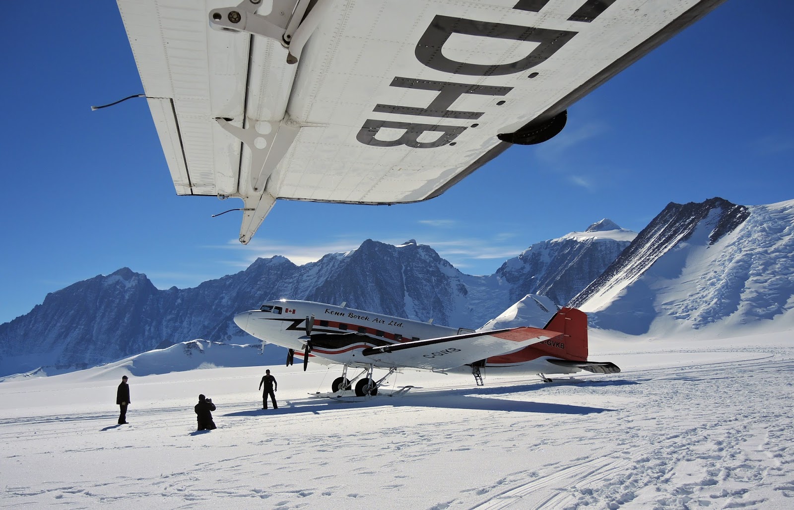 eScienceCommons: A scientist's view from Earth's highest mountains
