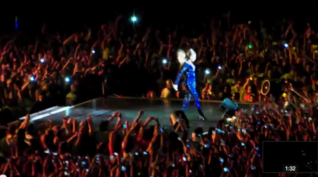 Beyonce gets pulled off stage! - Super Throwback Party