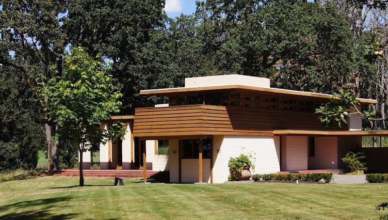 Frank Lloyd Wright: The Gordon House