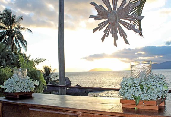 DONA MOCINHA DO BRASIL: DIVINO ESPÍRITO SANTO NO ALTAR