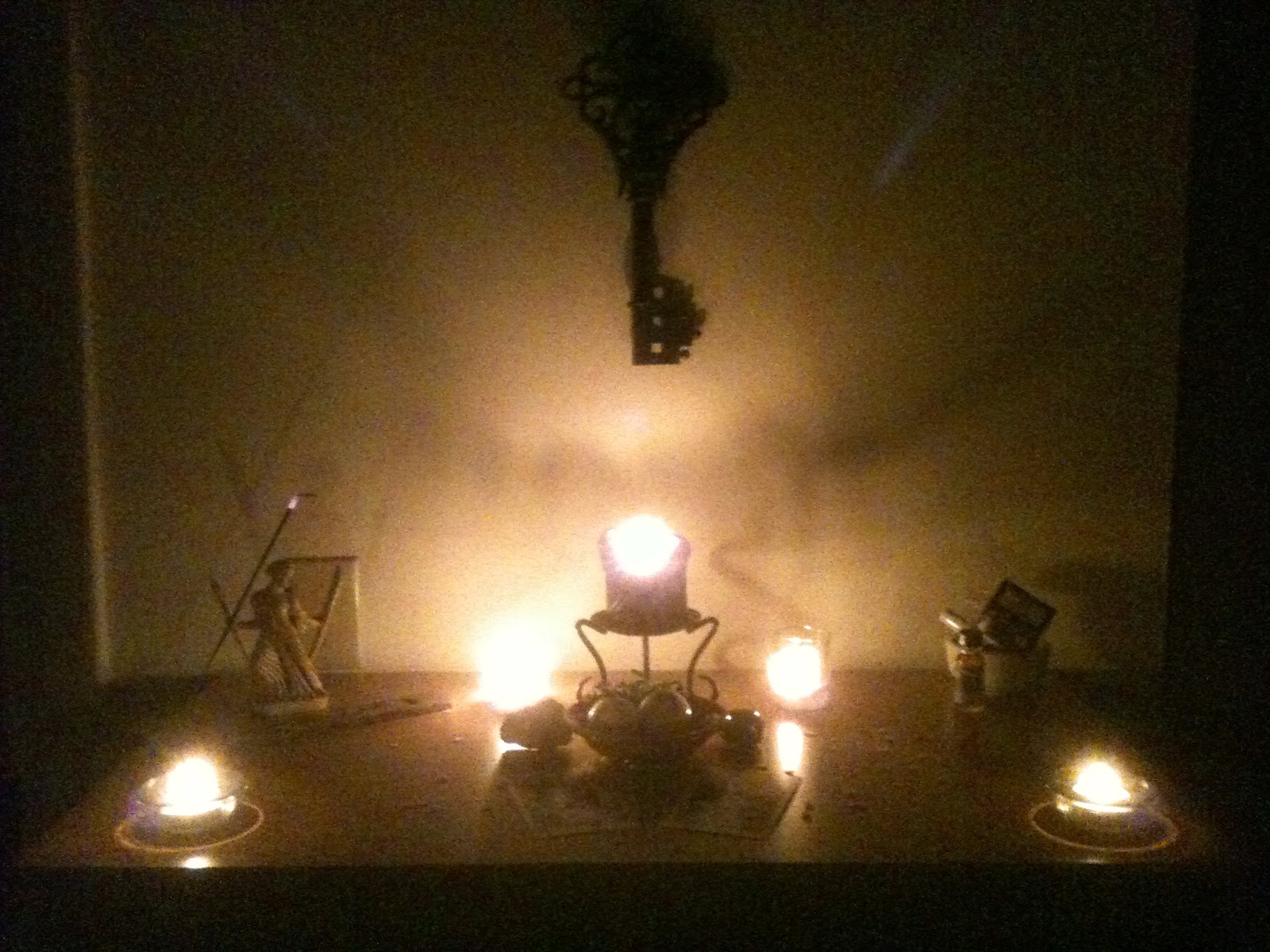 Le Sanctuaire.: Deipnon, le Souper d’Hécate ou le repas des Dieux.