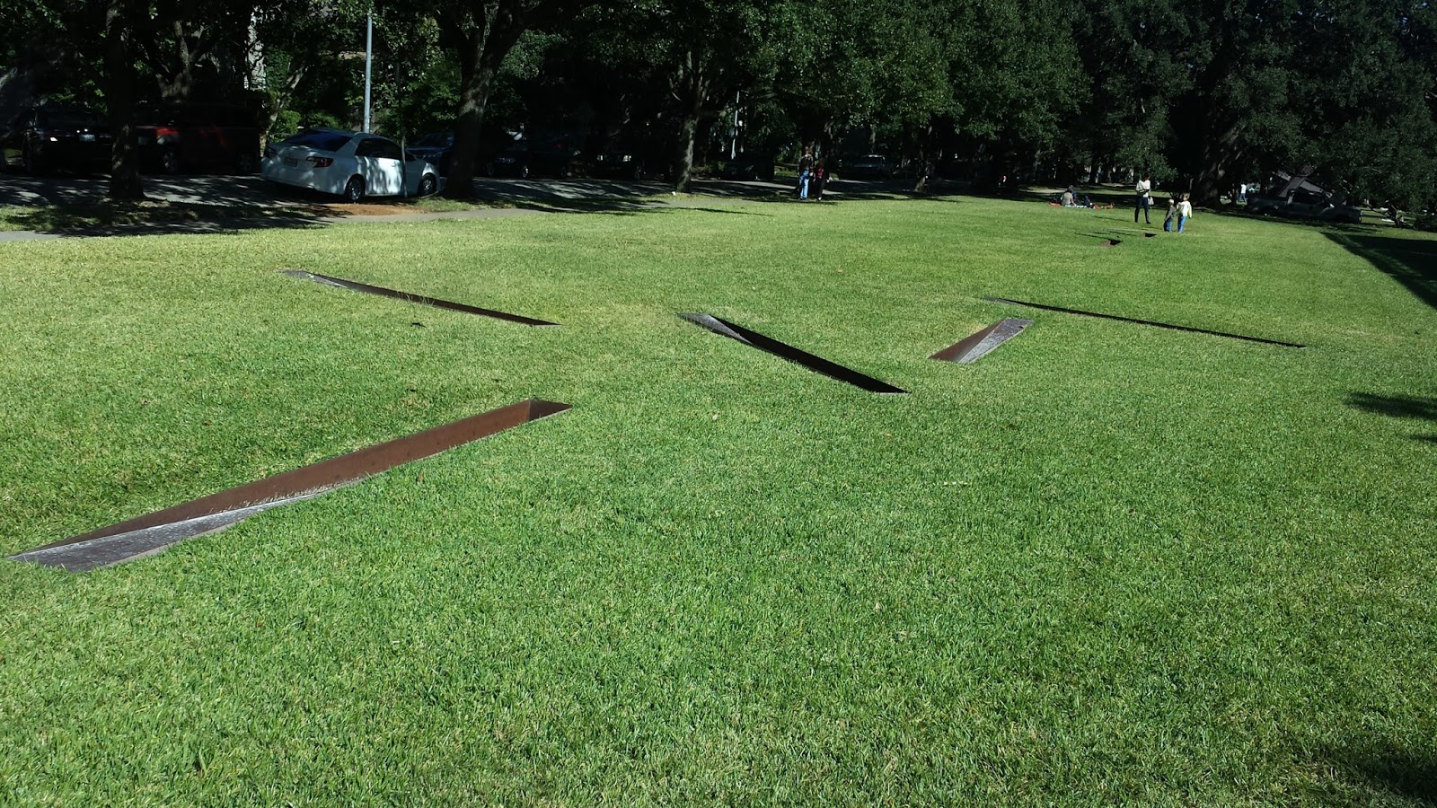 2346QCA Interdisciplinary Sculpture 1: ARTIST RESEARCH Michael Heizer